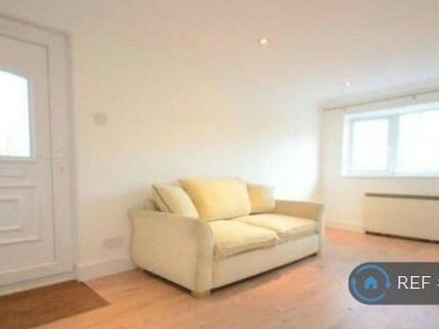 2 Bedroom Flat For Rent In Calcot, Reading