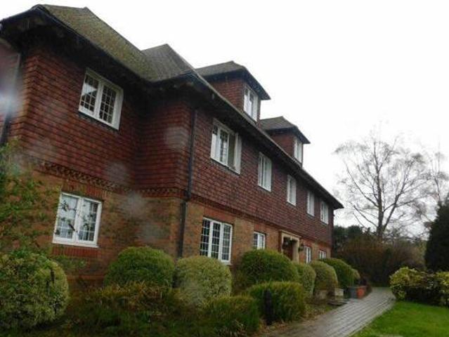 2 Bedroom Flat For Rent In Caldbec Hill