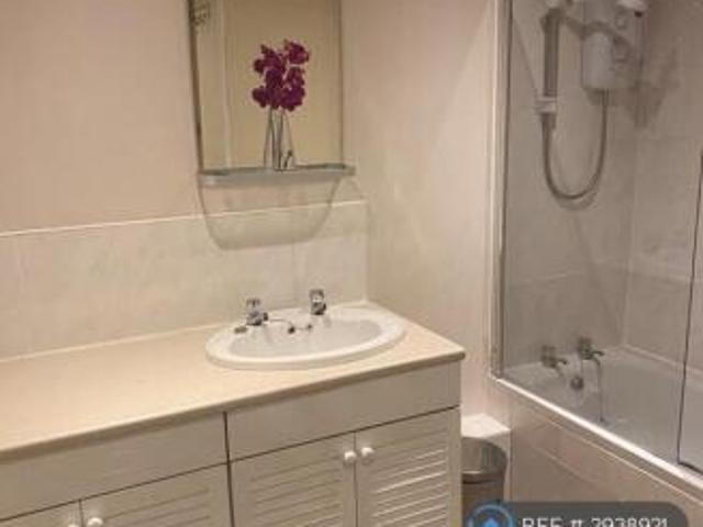 2 bedroom flat for rent in Caledonian Place, Edinburgh, EH11