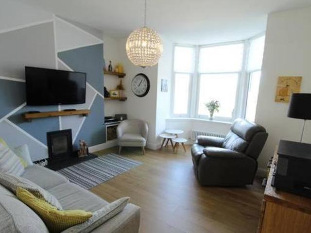 2 bedroom flat for rent in Caledonian Place Top Floor AB11
