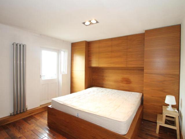 2 bedroom flat for rent in Caledonian Road, Kings Cross, N1