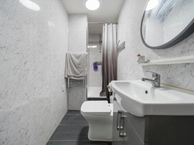 2 bedroom flat for rent in Caledonian Road, Islington, London, N1