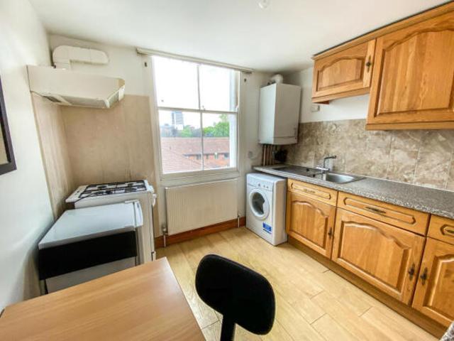 2 bedroom flat for rent in Caledonian Road, Islington, London, N1