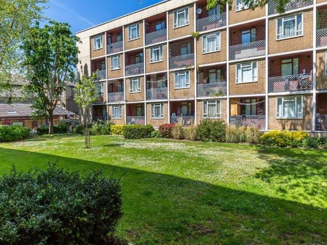 2 bedroom flat for rent in Calshot Street, Islington N1