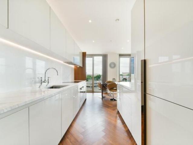 2 bedroom flat for rent in Capital Building, Embassy Gardens, London, SW11