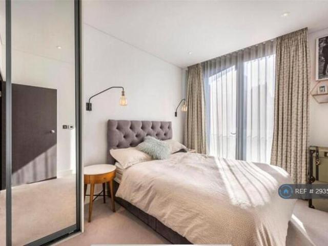 2 bedroom flat for rent in Capital House, London, SW15