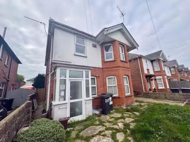 2 bedroom flat for rent in Capstone Road, Charminster P03754.