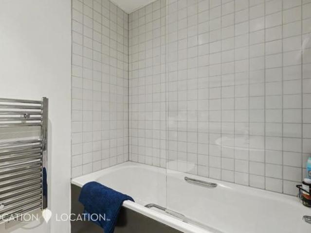 2 bedroom flat for rent in Carysfort Road, Red Square, N16