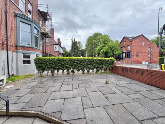 2 bedroom flat for rent in Cardigan Road, Headingley, Leeds, LS6