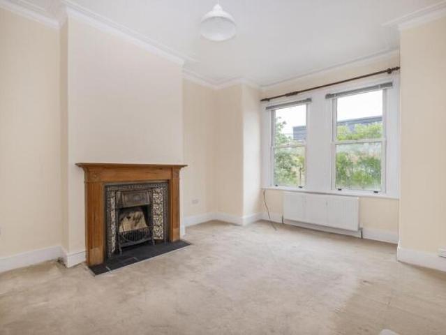 2 bedroom flat for rent in Cargill Road London SW18