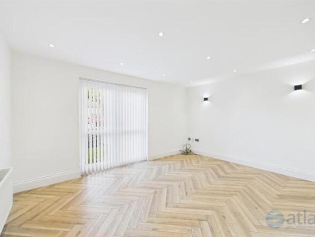 2 bedroom flat for rent in Carina Court, Aigburth, L17