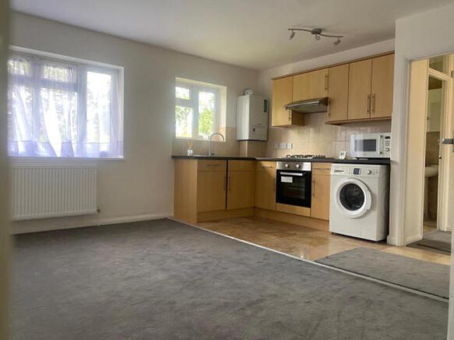 2 bedroom flat for rent in Carley Court, Friern Park, North Finchley, London, N12
