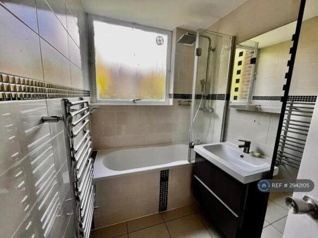 2 bedroom flat for rent in Carlton Court, London, SE19