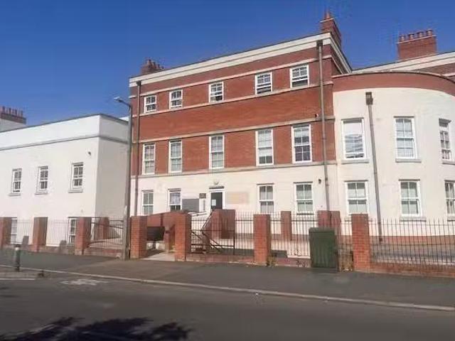 2 bedroom flat for rent in Carlton Place, London Road, Old Har.