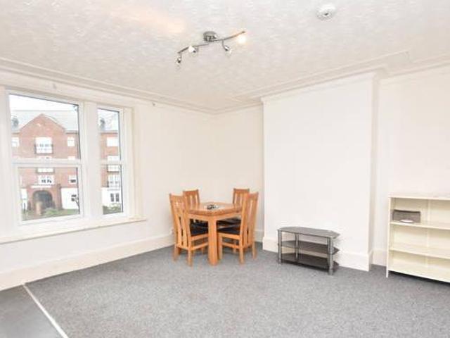 2 bedroom flat for rent in Carnarvon Road CO15