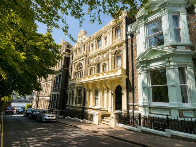 2 bedroom flat for rent in Castle Hill, Rochester. ME1
