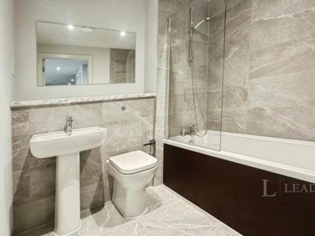 2 bedroom flat for rent in Castle Street, Luton, Central Bedfordshire, LU1
