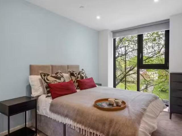 2 bedroom flat for rent in Castle Park View, Castle Street, Br.