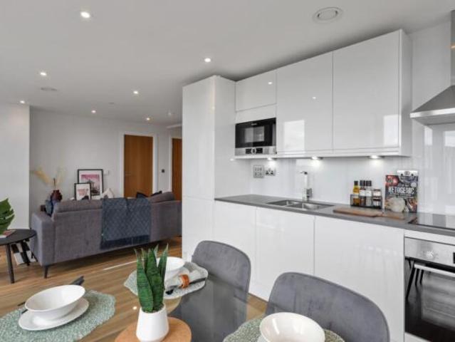 2 bedroom flat for rent in Castle Park View, Castle Street, Bristol, BS2