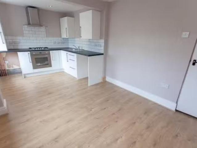 2 bedroom flat for rent in Castleford Street, L15 8JP,, L15