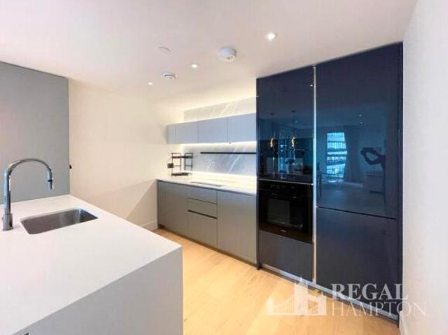 2 bedroom flat for rent in Cascade Way, White City, London, W12
