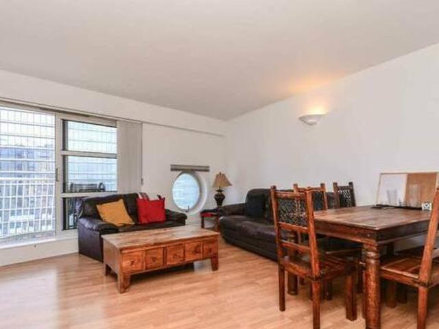 2 bedroom flat for rent in Cascades Tower Canary Wharf London E14
