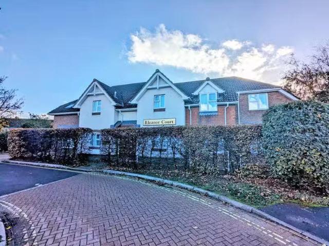 2 bedroom flat for rent in Caslake Close, New Milton, BH25