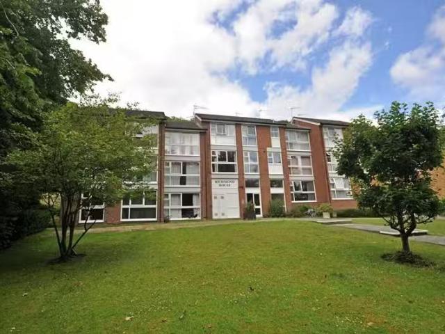 2 bedroom flat for rent in Caterham, CR3