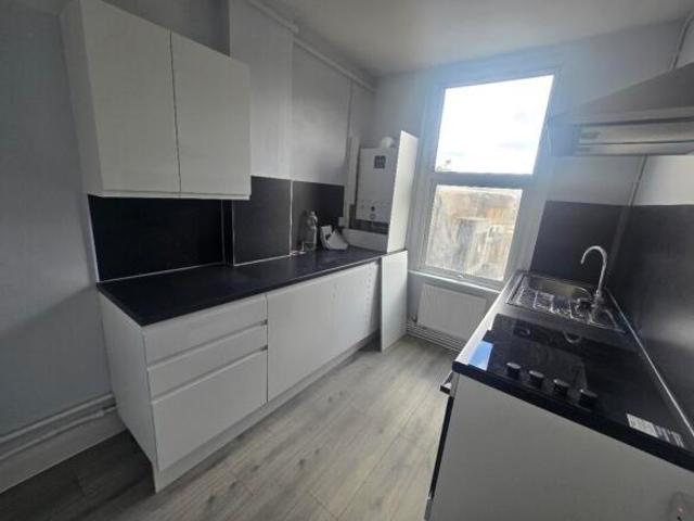 2 bedroom flat for rent in Catford Broadway, London, SE6