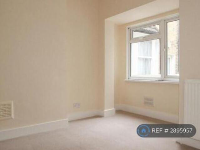 2 bedroom flat for rent in Catford, London, SE6