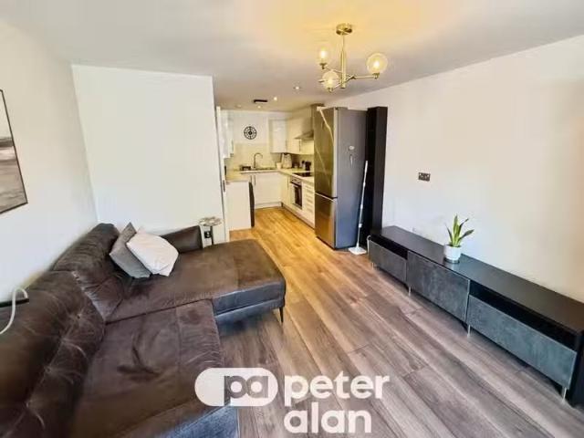2 bedroom flat for rent in Cathays Terrace, CF24