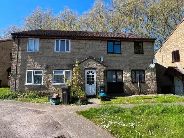 2 bedroom flat for rent in Cavalier Way, Wincanton, Somerset.
