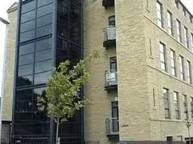 2 bedroom flat for rent in Cavendish Court, Drighlington, Brad.