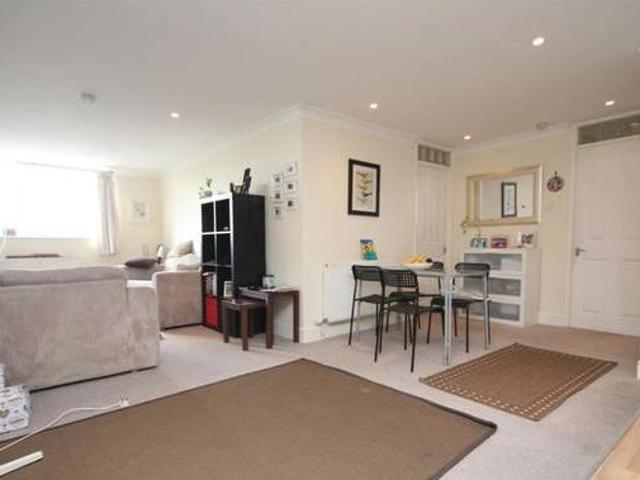 2 bedroom flat for rent in Cavendish House Eastgate Gardens GU1