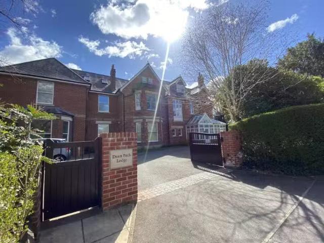 2 bedroom flat for rent in Cavendish Road, Bournemouth, Dorset.