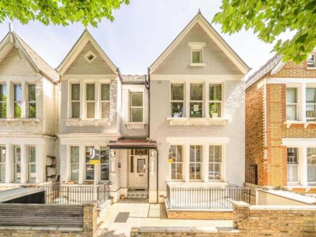 2 bedroom flat for rent in Cavendish Road, Clapham, SW12