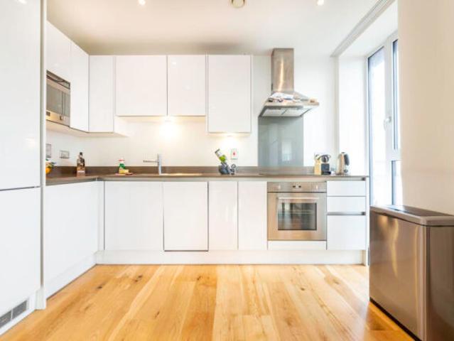 2 bedroom flat for rent in Caxton Street North, Canning Town, E16