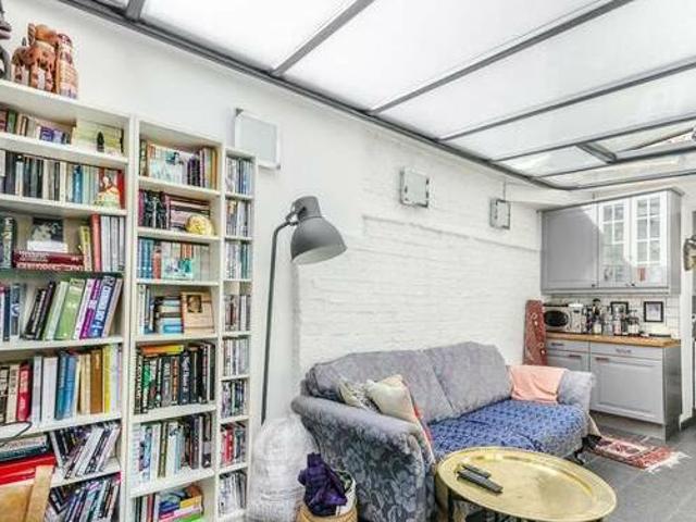 2 bedroom flat for rent in Caxton Road Shepherd s Bush London W12
