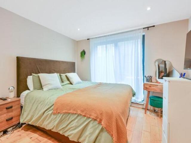 2 bedroom flat for rent in Caxton Road, Shepherd's Bush, London, W12
