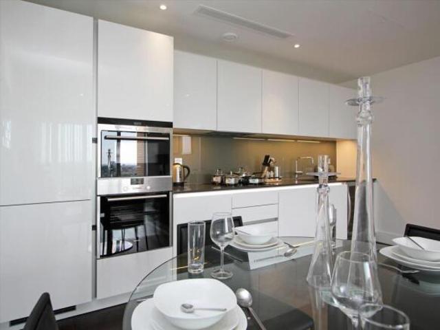 2 bedroom flat for rent in Central Avenue, Fulham, London, SW6