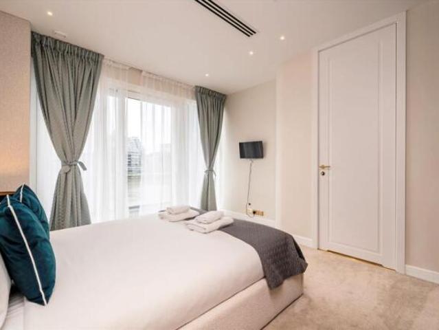 2 bedroom flat for rent in Central Avenue, Fulham, SW6