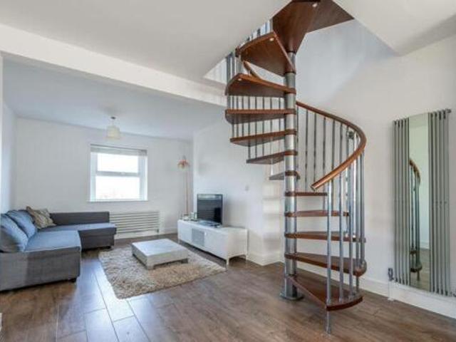 2 Bedroom Flat For Rent In Central Croydon, Croydon