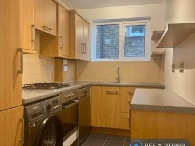 2 bedroom flat for rent in Central Hill, London, SE19
