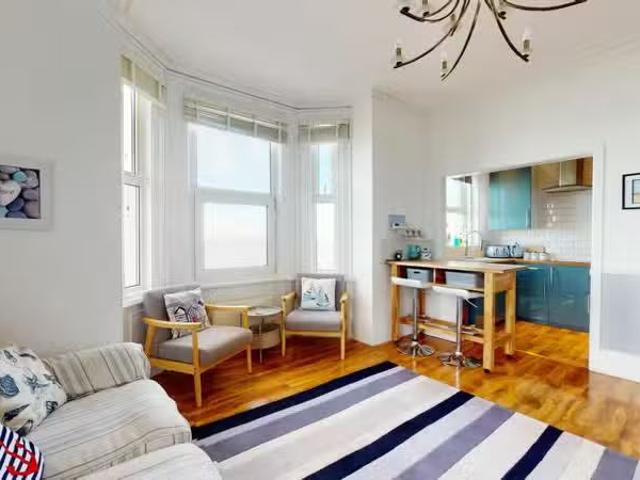 2 bedroom flat for rent in Central Parade, Herne Bay, CT6