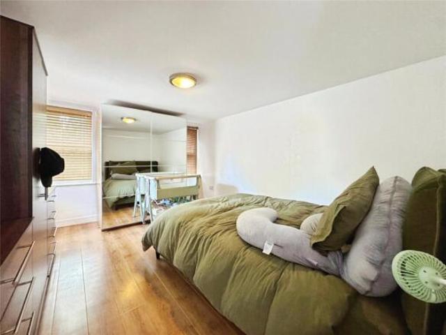 2 bedroom flat for rent in Central Road, West Didsbury, Manchester, M20