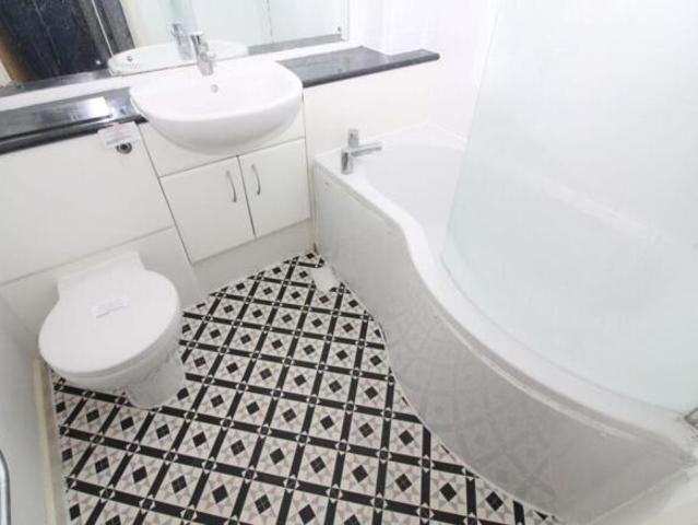 2 bedroom flat for rent in Central Way, Sedgewick Court Central Way, WA2