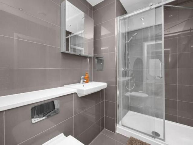 2 bedroom flat for rent in Centric Close, Camden, NW1