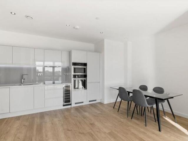 2 bedroom flat for rent in Centric Close, Primrose Hill, NW1