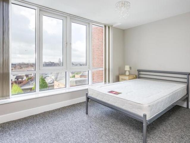 2 bedroom flat for rent in Centurion Court, The Canalside, Gunwharf Quays, PO1