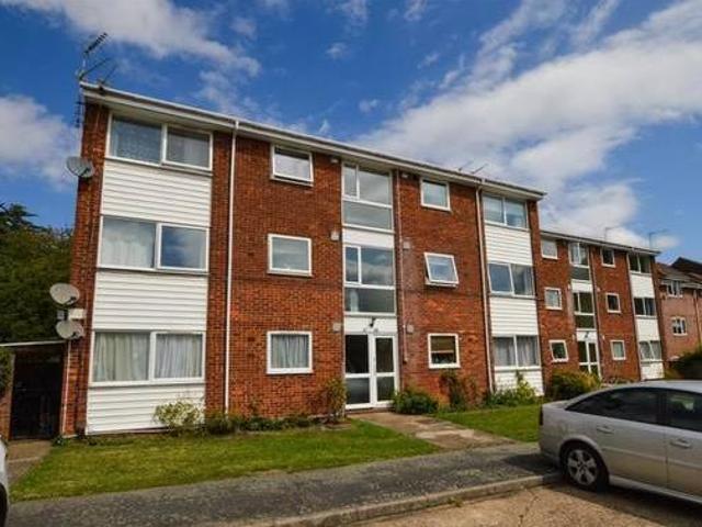 2 bedroom flat for rent in Cedar Court St Albans AL4